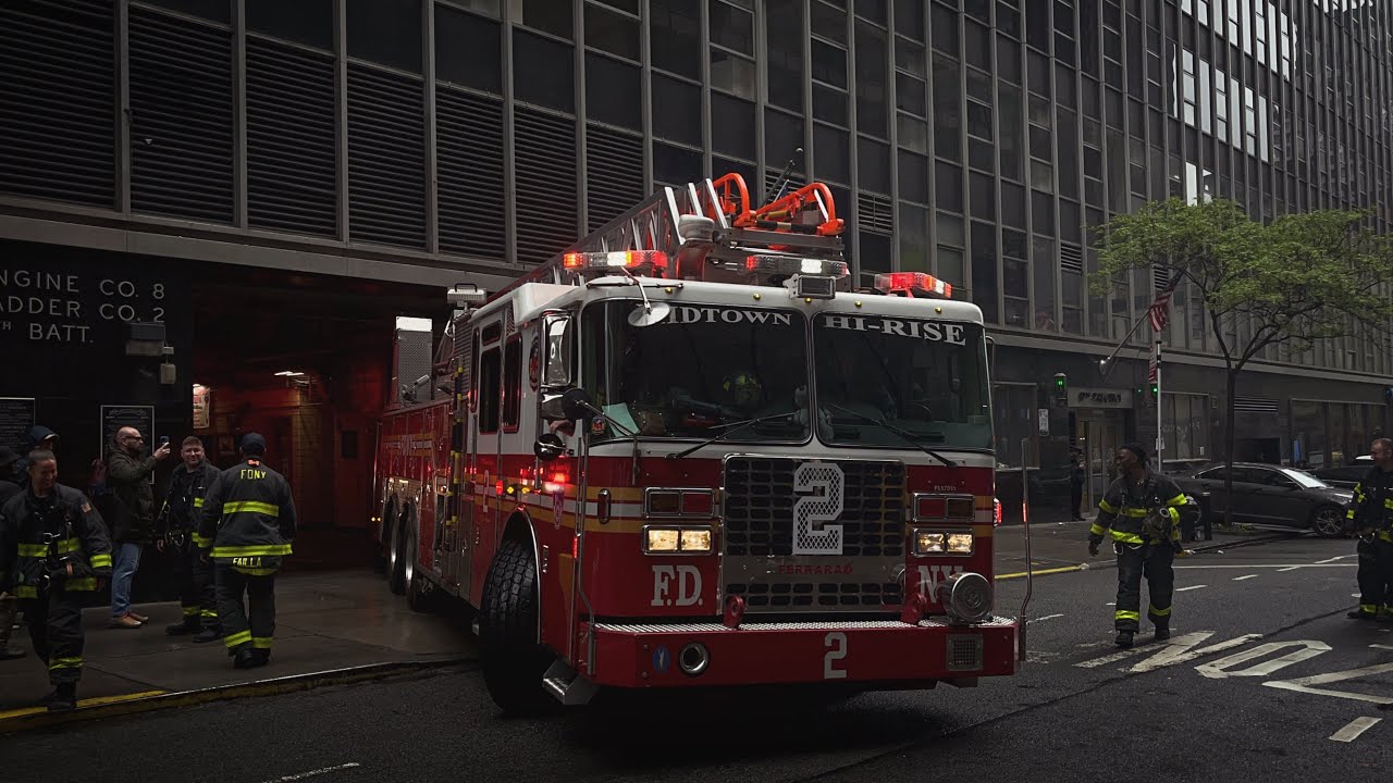 FDNY Engine 8, Ladder 2 Responding From Their Firehouse On East 51st ...