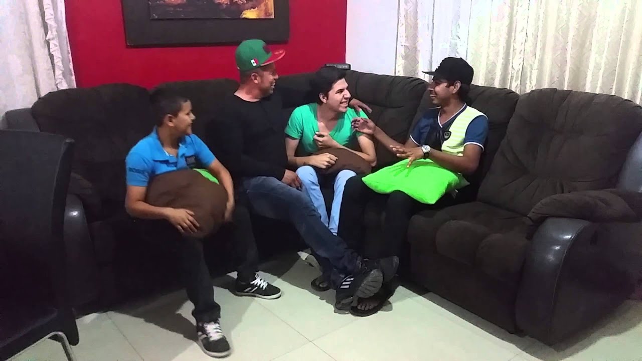 LOS PAYASOS DE LA TOLEDO COTORREANDO CON EDEN RAMIREZ - YouTube