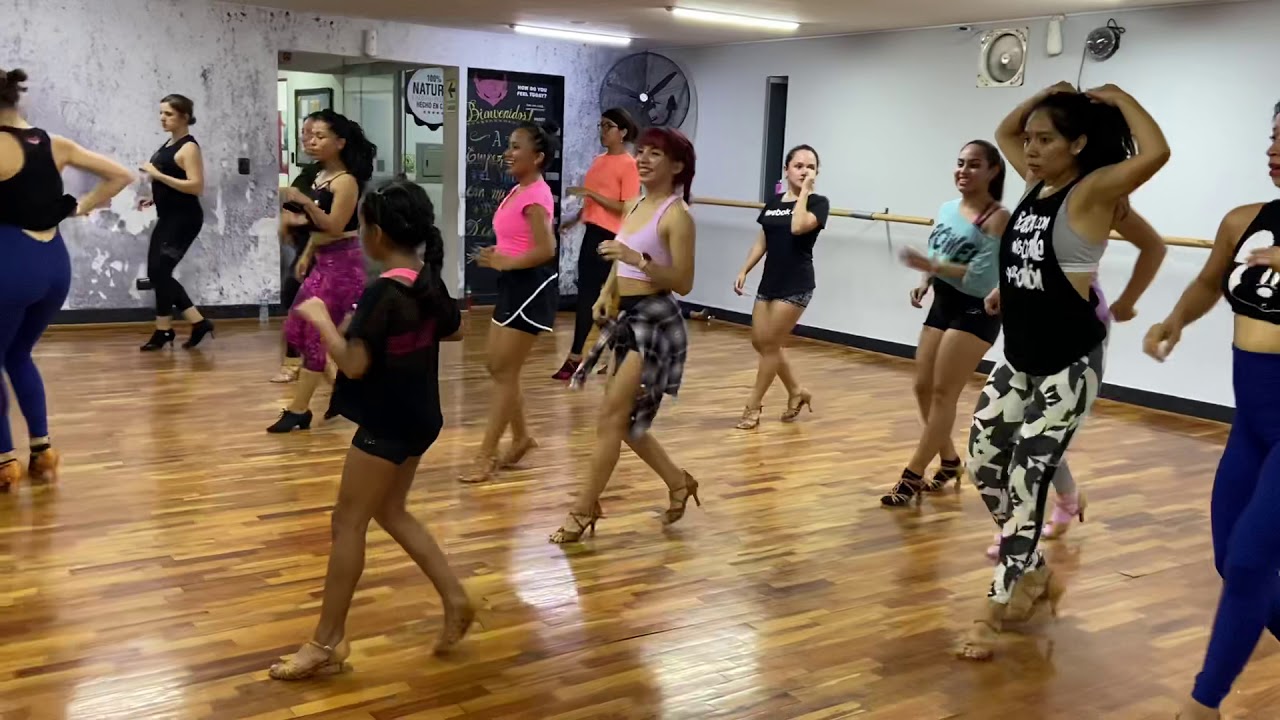 Salsa Shines Intermedio - YouTube