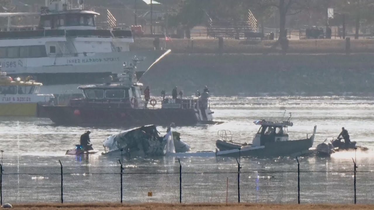 DC plane crash: Recovery continues, NTSB says investigation ongoing ...