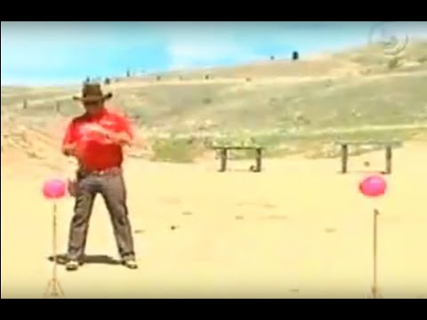 Dünyanın en hızlı (sesten hızlı) silah kullanan adamı. Bob Munden.