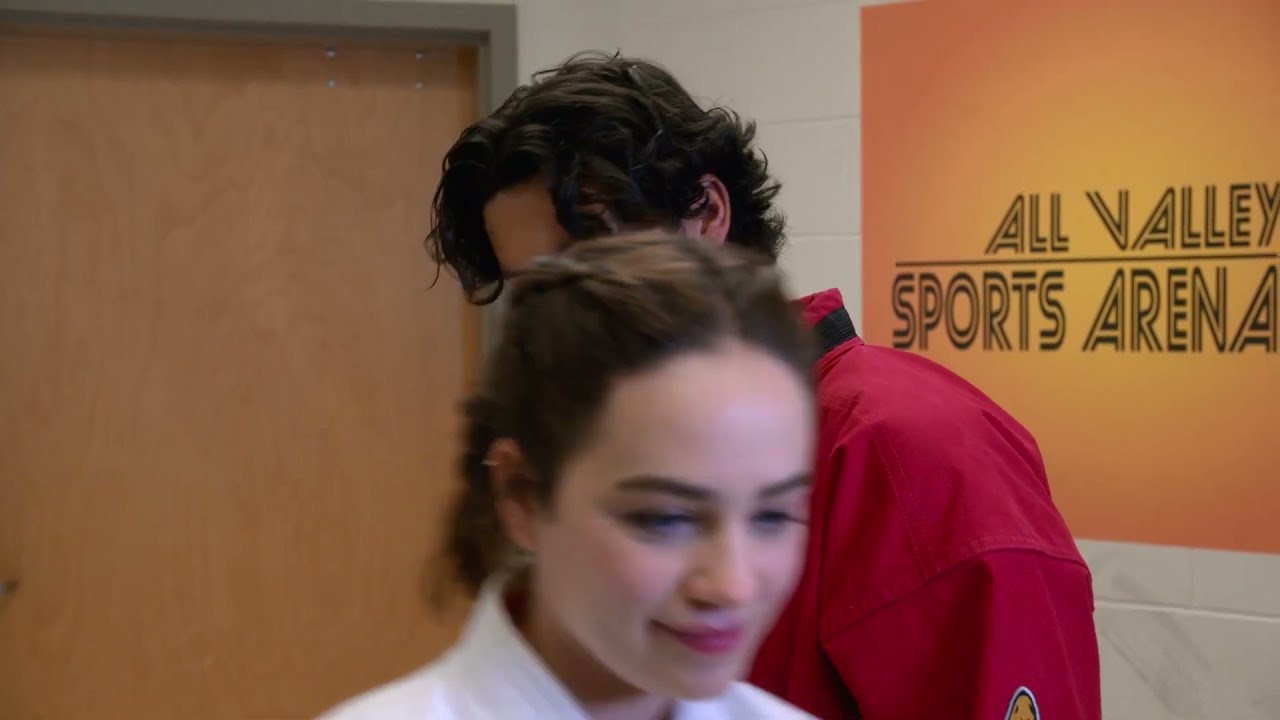 All Kissing Scenes: Cobra Kai Season 4 - YouTube