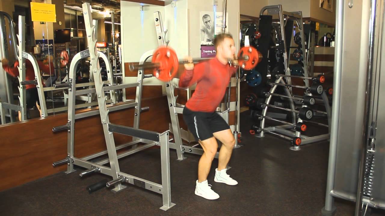 Przysiad (pełen) ze sztangą - FItNOW.pl - YouTube