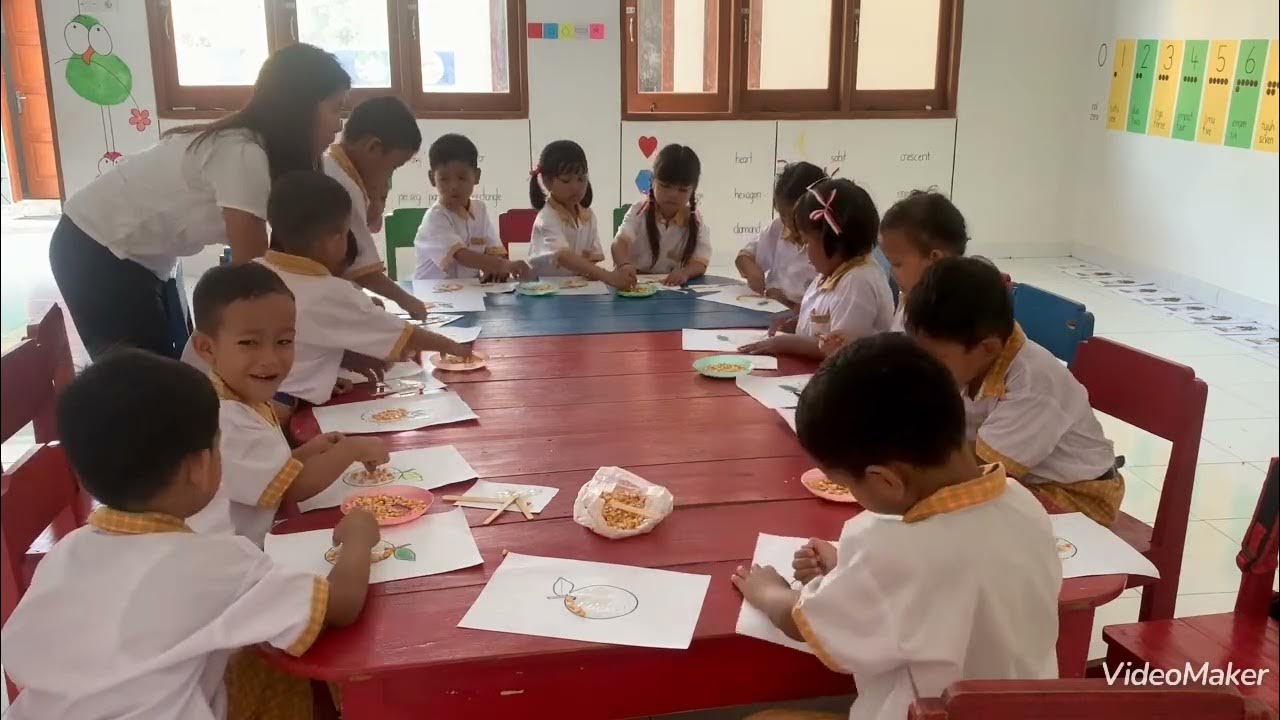 Upaya meningkatkan kemampuan motorik halus melalui kegiatan kolase bahan alam jagung, tema ...