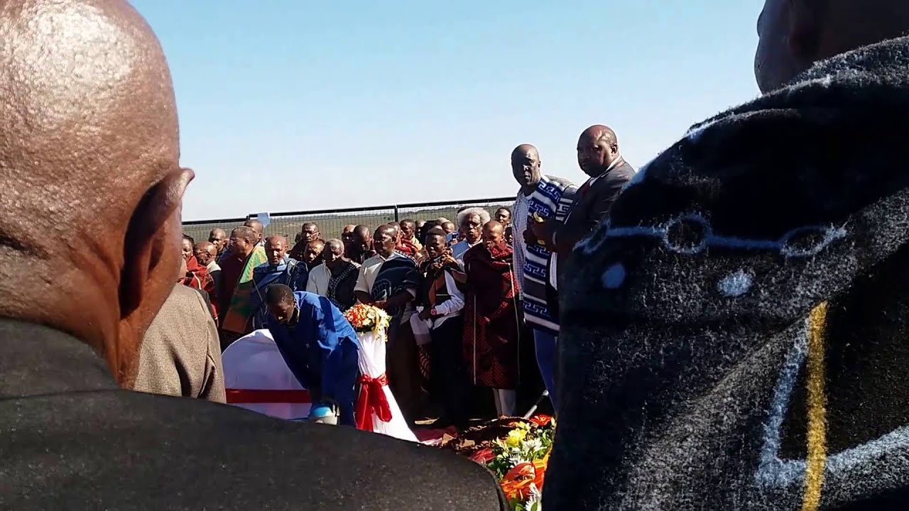 Port Elizabeth - Basotho Singing Mokorotlo at Funeral - YouTube
