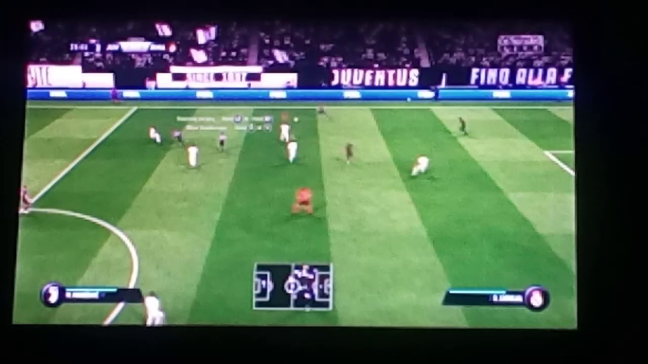 Share playing my friend on FIFA - YouTube