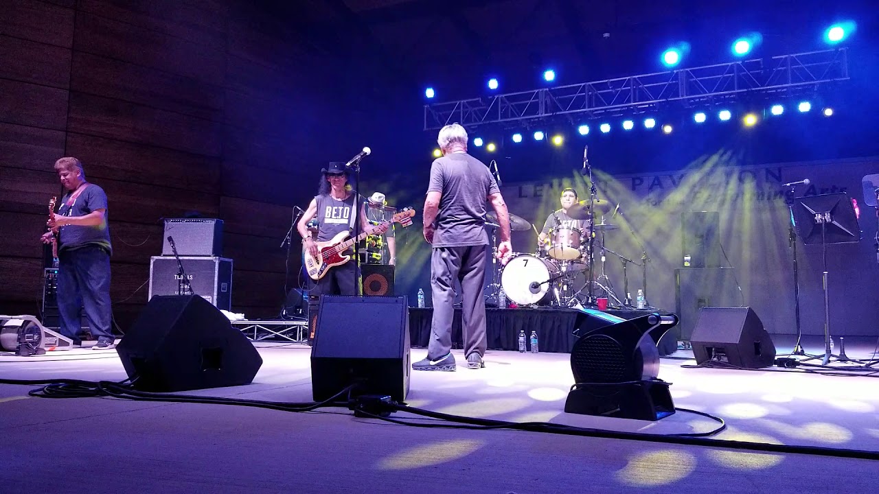 Little Joe and la Familia live. - YouTube