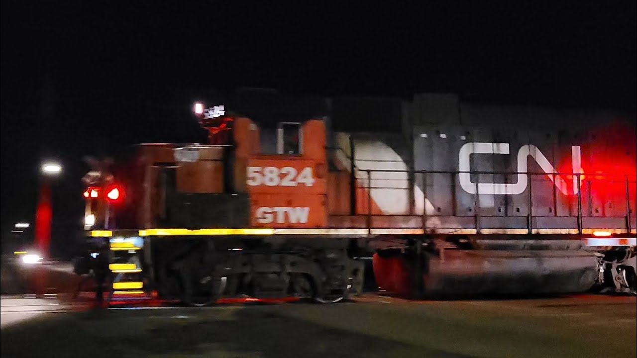 CN 581 - GTW 5824 & 4791 In Lynden Ontario - YouTube