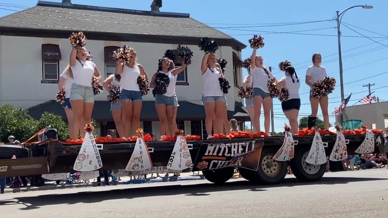 Parade kicks off week of Scotts Bluff County Fair events - YouTube