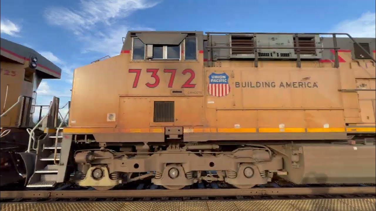 UP Stack Train BNSF Meet Vancouver Washington: 4K - YouTube