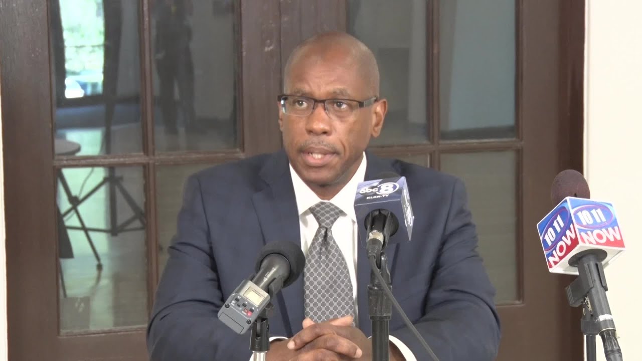 Watch now: News conference with police chief finalist Darryl McSwain ...