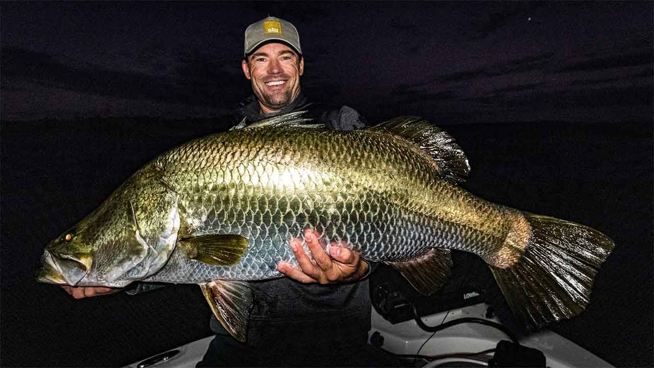 Giant freshwater fish, Barramundi fishing - YouTube