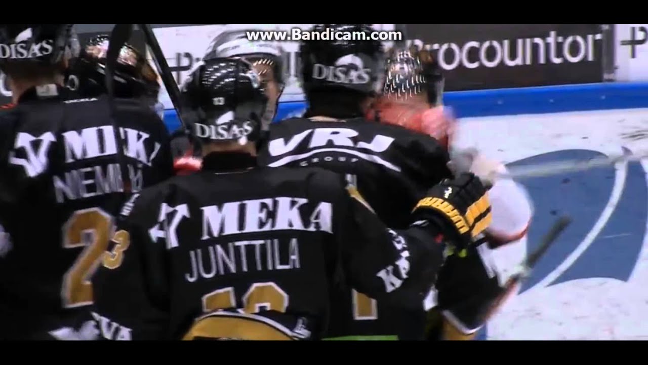 Josh Gratton pudottaa hanskat ja lentää suihkuun. - YouTube