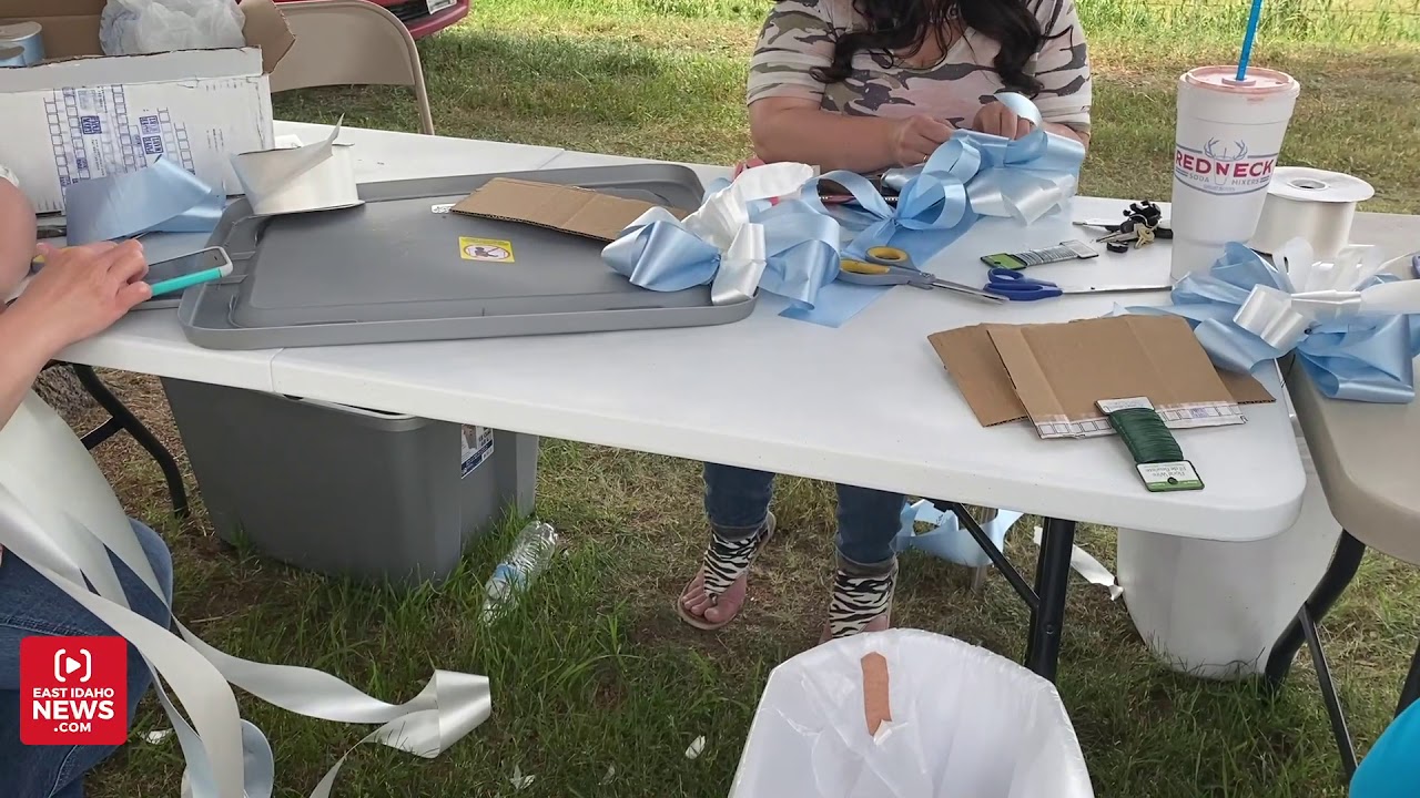 Locals tie bows in remembrance of Joshua JJ Vallow and Tylee Ryan - YouTube