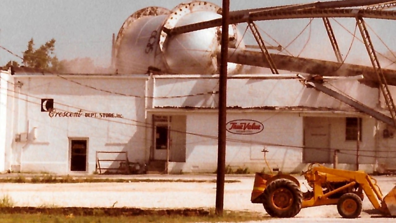Prairie Grove residents remember water tower falling on buildings in ...