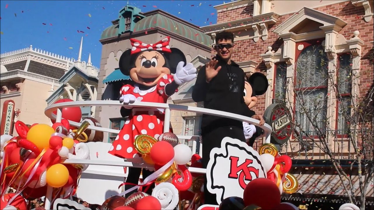 Patrick Mahomes Super Bowl LVIII Parade & Interview @ Disneyland ...