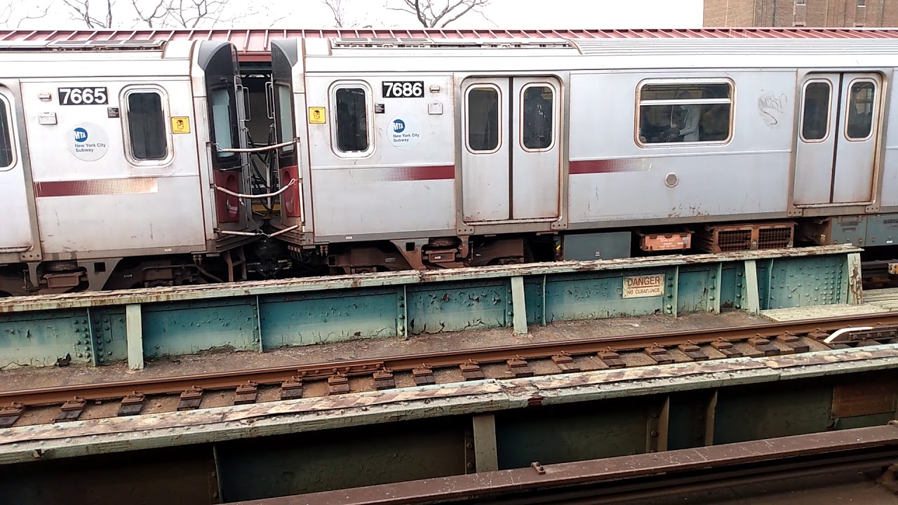 R142A 4 Train slowly arriving and Departs at 170th street because of ...