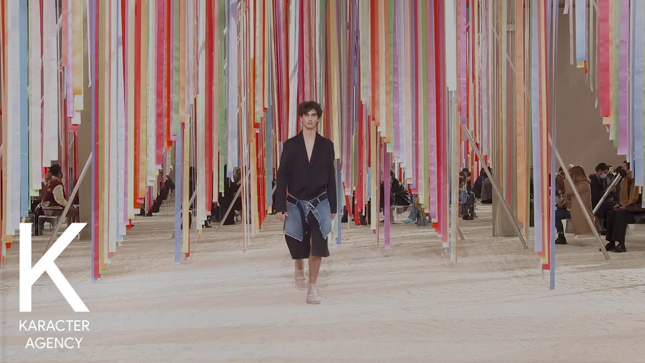 MODELS | Francisco Cruz - Loewe FW22 - YouTube