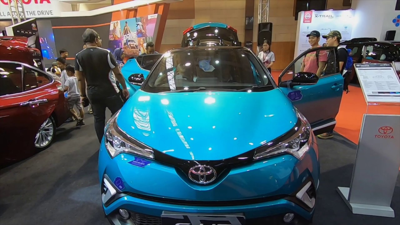 The New 2019 Toyota CHR Facelift Interior Exterior Walk Around - YouTube