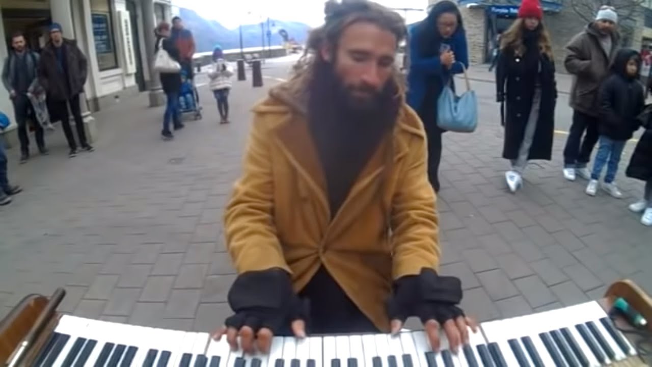 Piano Busker in Queenstown 3 - YouTube