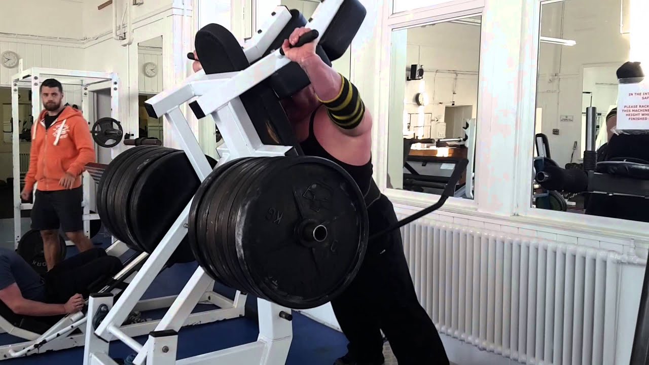 Shoulder press on hack squat machine - YouTube