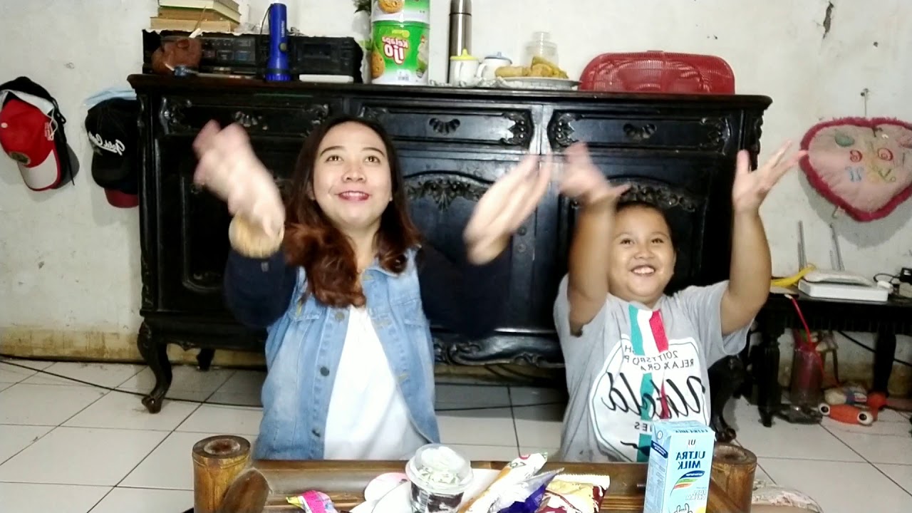 Review Es Krim + Prank Susu Muncrat - YouTube