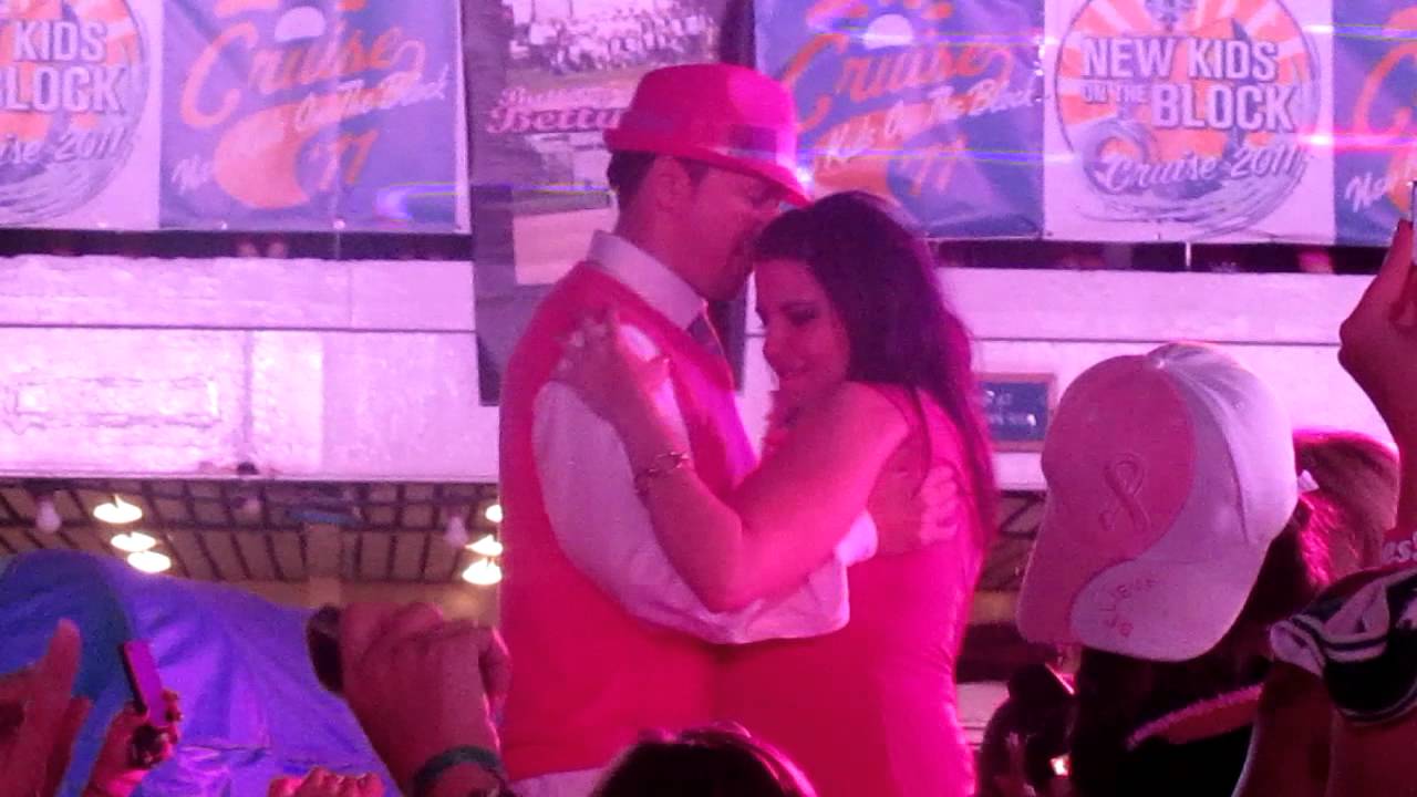 NKOTB - Cruise 2011 - Pink Night - Tonight I'm F*ckin You - YouTube