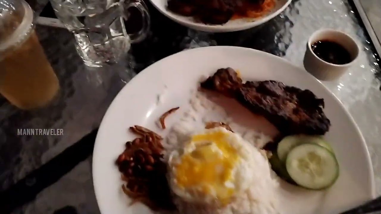 REASONABLE ROOFTOP IN KL "Beranda Cafe at Sky" with KLCC VIEW - YouTube