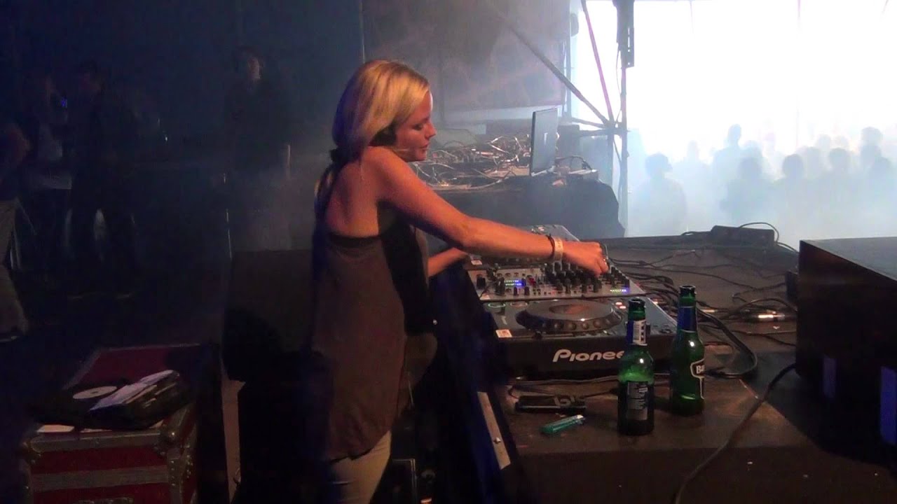 Ida Engberg @ Rockit Open Air 2011 - YouTube