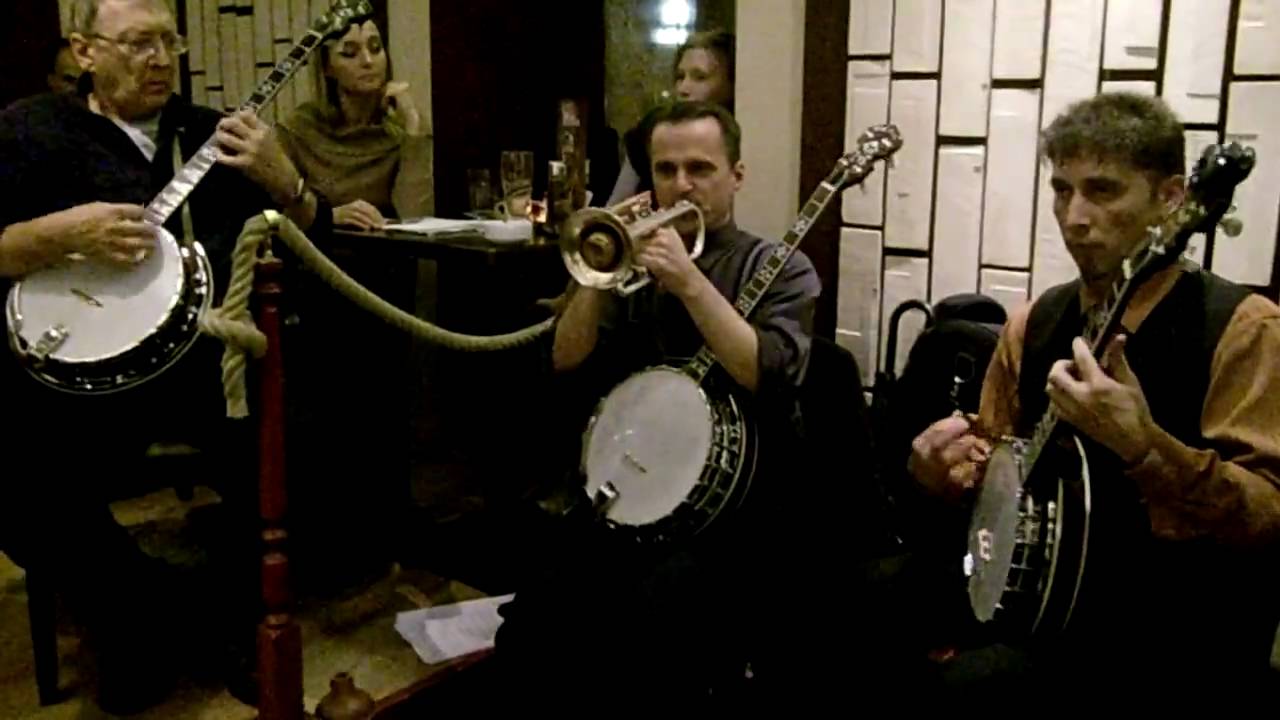 Banjo solo: When you're Smiling - YouTube