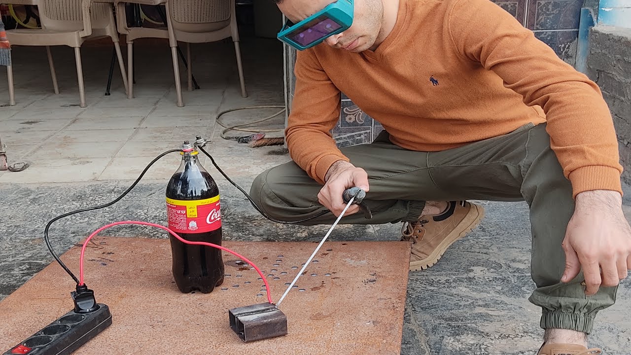 A new trick to easily weld 1mm metal with a Coca Cola welder - YouTube