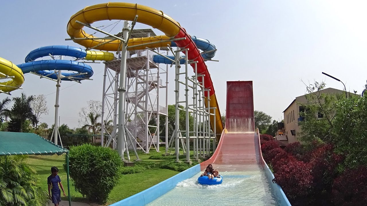 Strange Crusader Water Slide at Funcity Wunder Water - YouTube