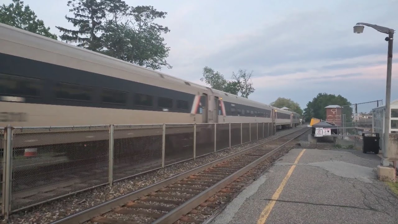 NJ Transit Comet IIMs on NJ Transit Train #1127 at Lyndhurst Station ...