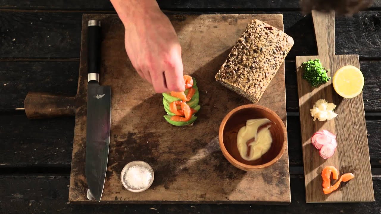 Svansø - Thomas Rode Andersen - Stenalderbrød med avocado og laks - YouTube
