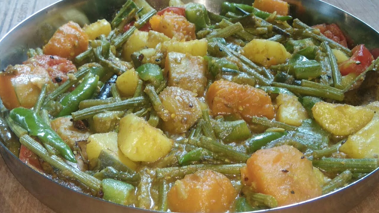 এক দম সহজ ভাবে বানিয়ে নিন সজনে ডাটা দিয়ে পাঁচ মিশালি সবজি/ভেজিটেবল ...