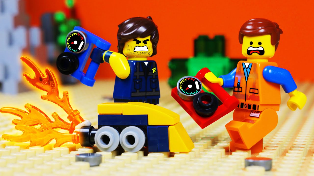 LEGO MOVIE 2 TRAIN CAR ARCADE FAIL ANIMATION - YouTube