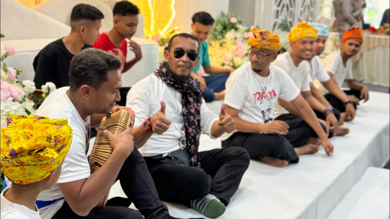 Dikir Jogho (Lagu arwah Abe Daud Bukit Abal) - YouTube