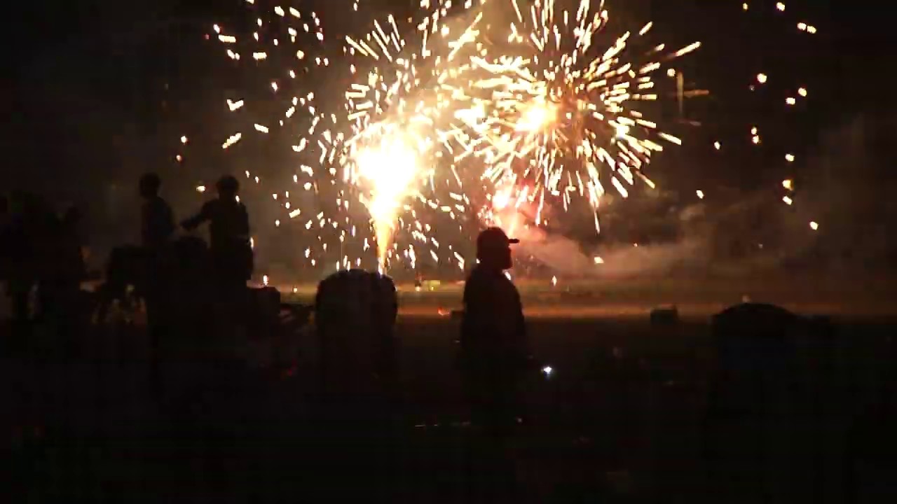 Fireworks in The War Zone in Mustang Oklahoma July 4th 2019 - YouTube