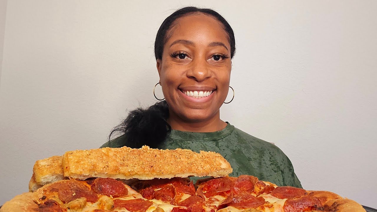 I Ate A Whole Pizza Hut Pizza | Mukbang - YouTube