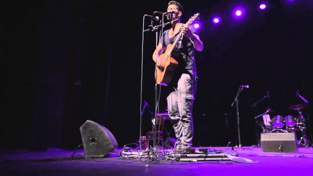 Simone LEON Perron - Nel Gin |Live| - YouTube