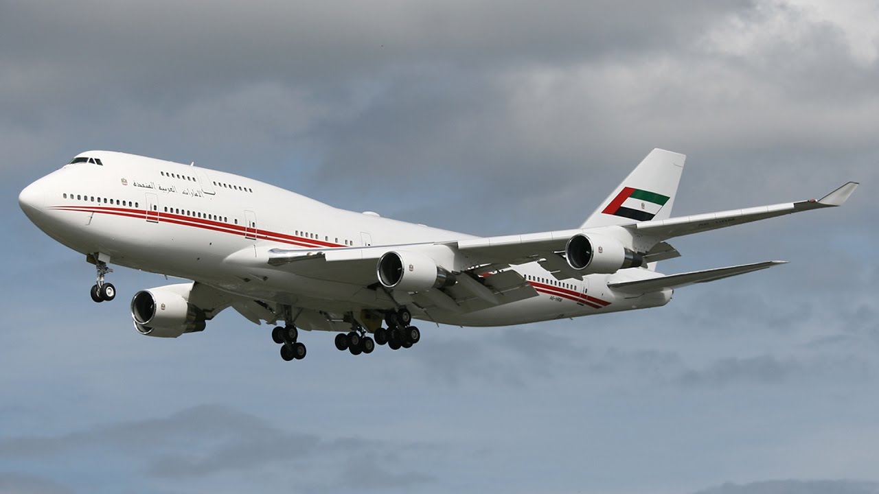 Dubai Royal Flight - Boeing 747-400 VIP landing at London Heathrow ...