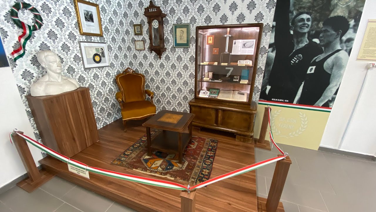 Csik Ferenc emlékhelyet avattak a versenyuszodában - YouTube