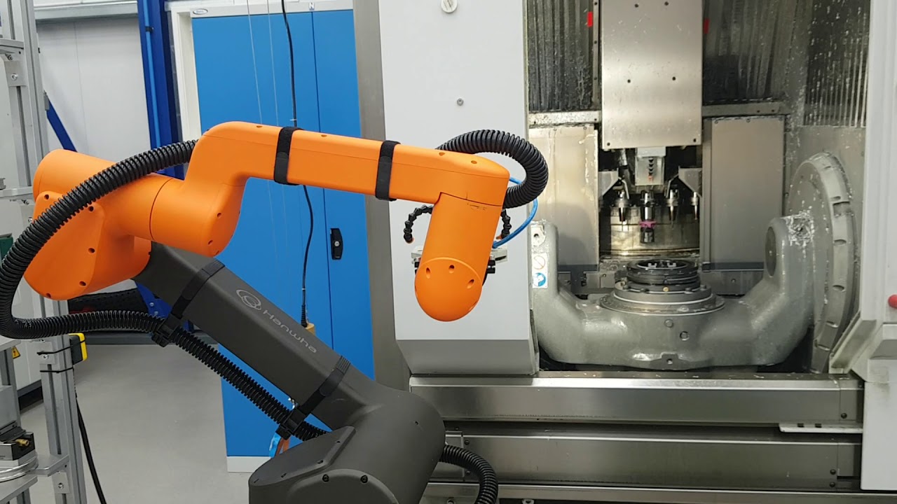 Hermle C12 met cobot belading - YouTube