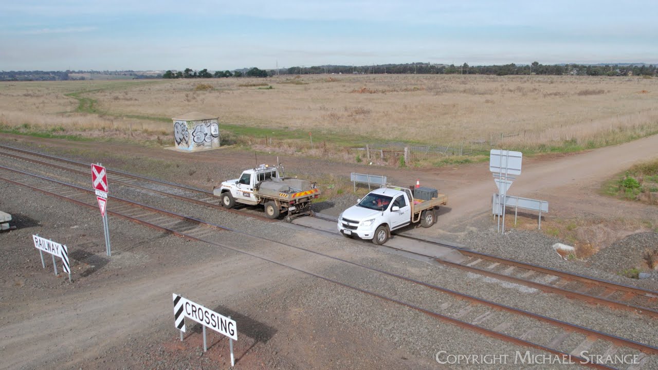 ARTC Hi-Rail Toyota Landcruiser Utility Vehicle Transitions To Rail (25 ...