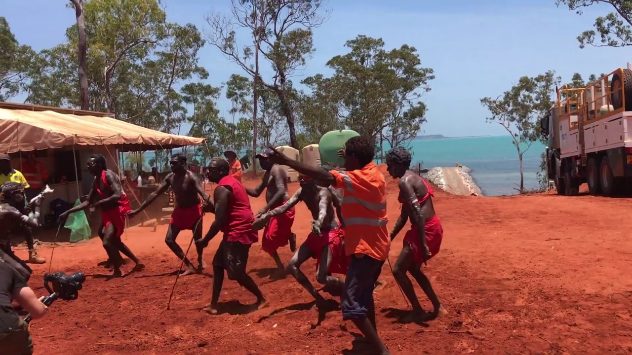 GROOTE EYLANDT TRADITIONAL DANCERS ON WINCHELSEA ISLAND - YouTube