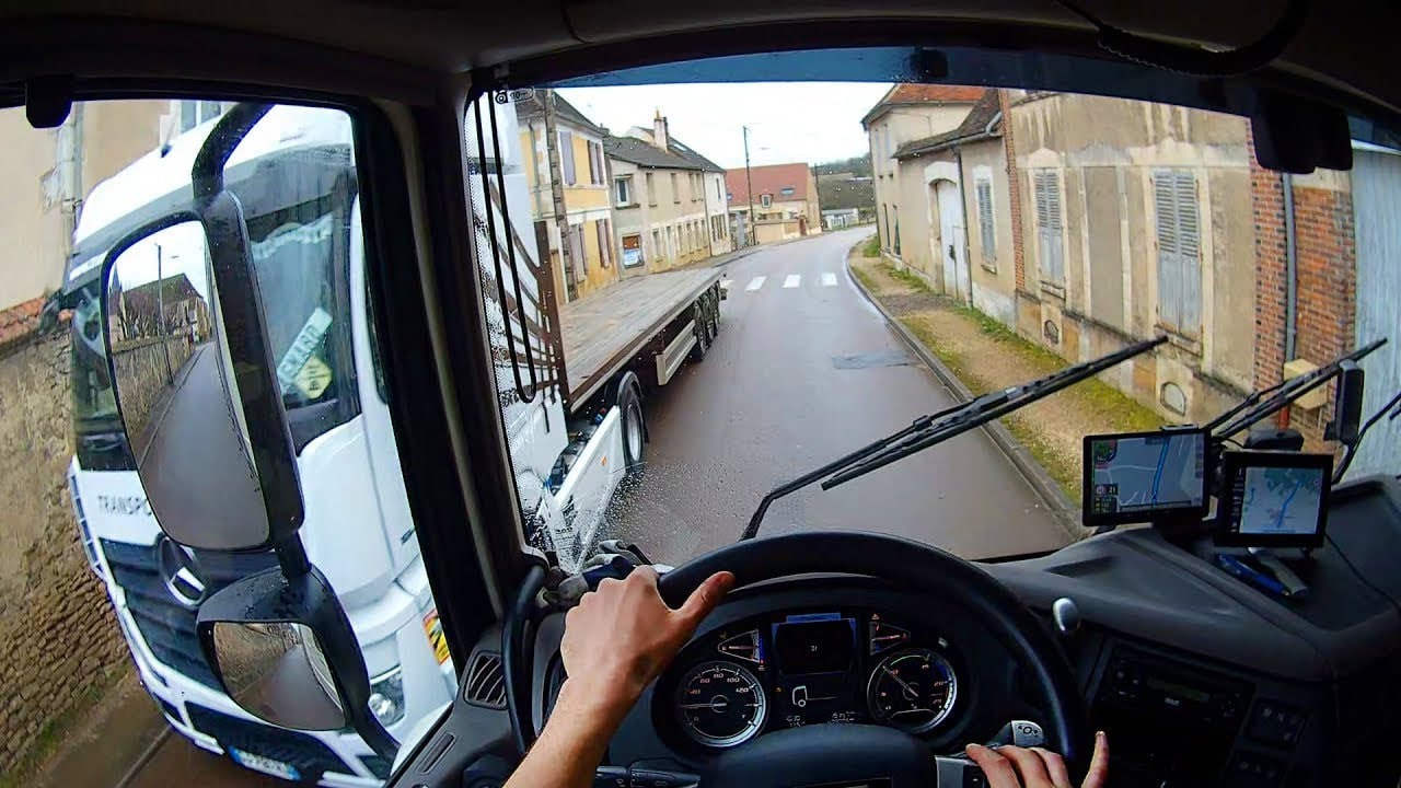 Experience the Thrill of Driving a DAF XF 106 on German Roads! - YouTube