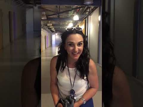 La Bella y gran Actriz-Comediante Renata Bravo. Nos envía saludos.