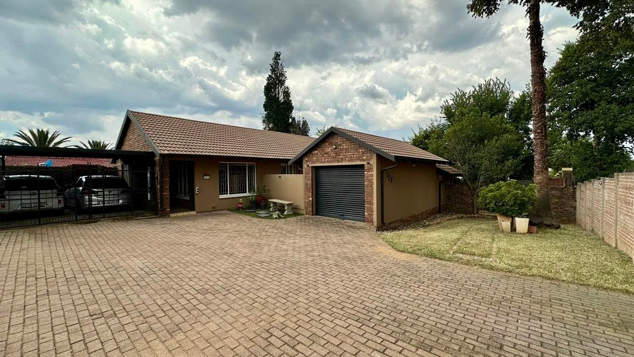 Virtual Tour - 123 Pauline Smith Crescent, Elandspark - RE/MAX - Tevin ...