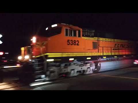 BNSF H3 DASH 9-44CW #5382 & BNSF H2 C44-9W #4539 lead the southbound M-CHEDEN. - YouTube