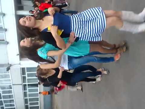 Fetele se mishca bine de tat :D